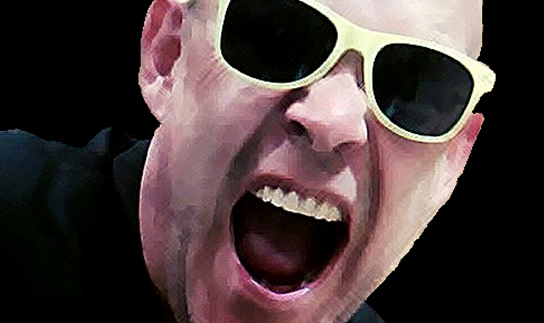 Godbold Croons for audiences at Fingal Bay