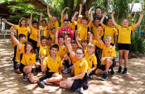 Sydney Sixer pays surprise visit to Narranga Public School students ...